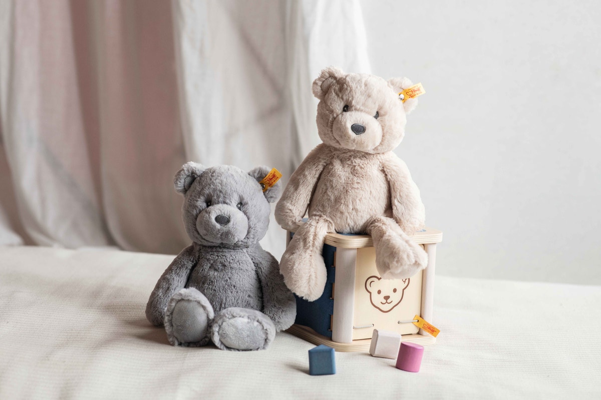 Bearzy Teddy Bear, 11 in, light grey - Steiff.com